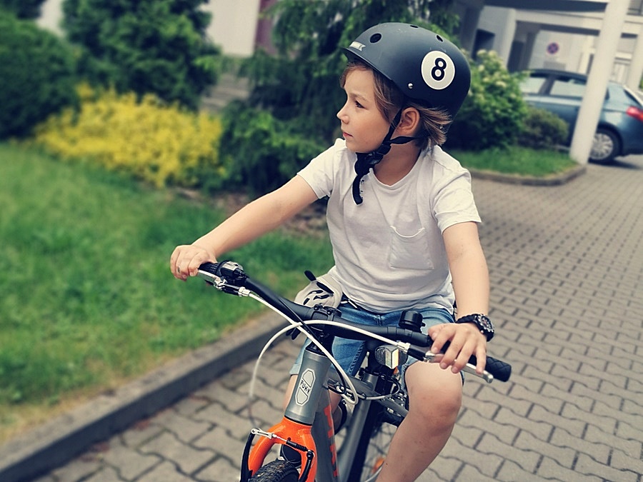 Jak zapewnić dziecku bezpieczeństwo na rowerze – 5 najważniejszych zasad